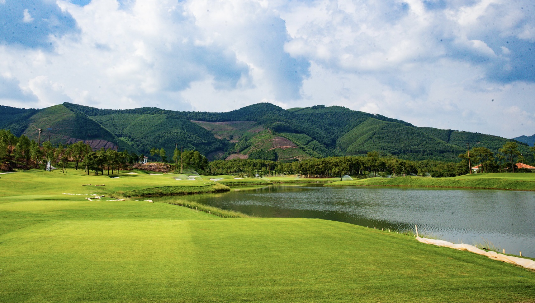 Trải nghiệm Silk Path Đông Triều – Siêu phẩm sân golf mới tại Quảng ...
